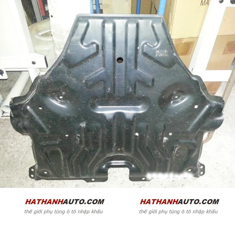 Tấm chắn gầm giữa xe Mercedes C250 năm 2012 chất lượng cao