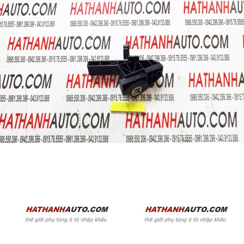 Xương đỡ đèn pha xe Mercedes C400, C350, C350e W205 - 2056203401