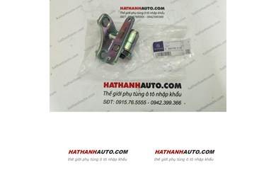 Bản lề cửa dưới trái xe Mercedes E350, E400, E550 - 2047201737