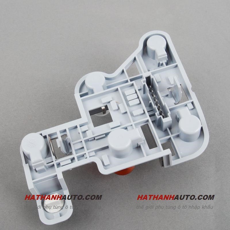 Vỉ mạch bóng đèn hậu phải xe Mercedes C200 WDD204 - 2048200277