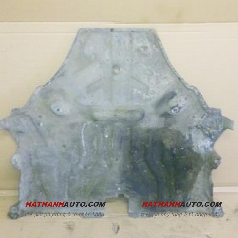 Tấm chắn gầm giữa xe Mercedes C250 năm 2012 chất lượng cao